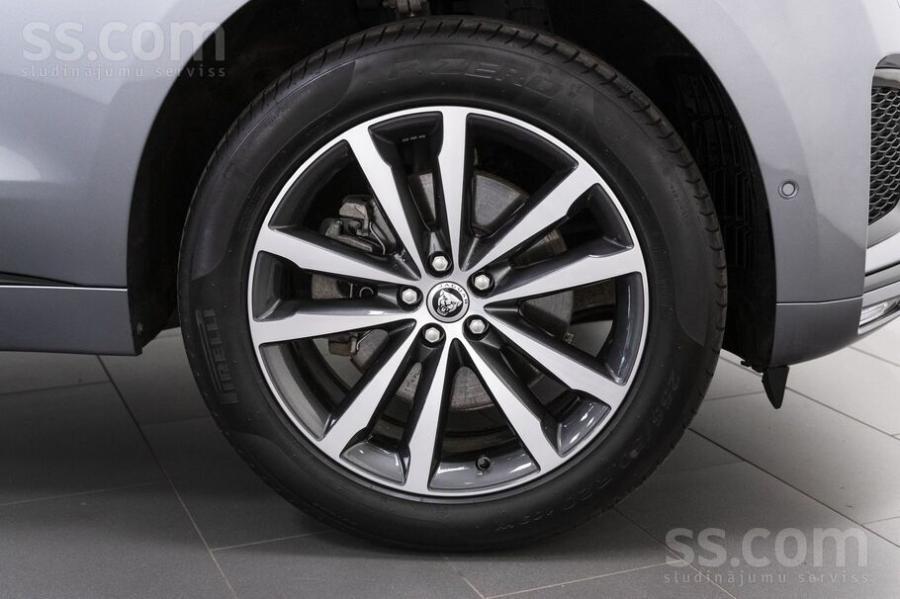 Grey Jaguar F-Pace 2024 in Riga, with an engine capacity of 2.00 L and mileage of 17 thousand km for 42500 €, photo 32 on AUTOMOTO.COM.LV