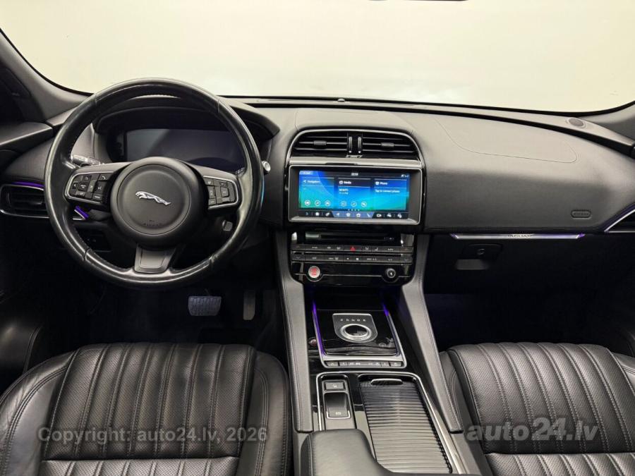 Grey Jaguar F-Pace 2016 in Parnu, with an engine capacity of 3.00 L and mileage of 163 thousand km for 19990 €, photo 11 on AUTOMOTO.COM.LV