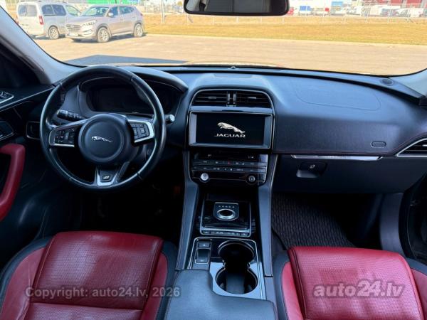 Grey Jaguar F-Pace 2016 in Tallinn, with an engine capacity of 3.00 L and mileage of 212 thousand km for 18500 €, photo 11 on AUTOMOTO.COM.LV