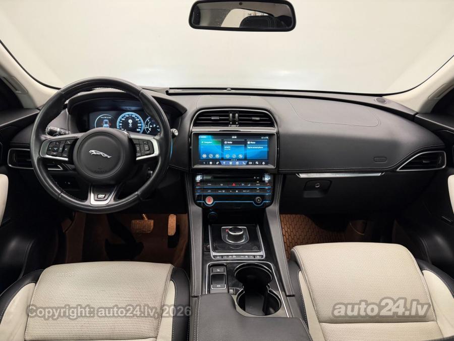 Grey Jaguar F-Pace 2016 in Parnu, with an engine capacity of 2.00 L and mileage of 183 thousand km for 15990 €, photo 12 on AUTOMOTO.COM.LV