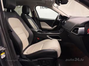 Grey Jaguar F-Pace 2016 in Parnu, with an engine capacity of 2.00 L and mileage of 183 thousand km for 15990 €, photo 13 on AUTOMOTO.COM.LV