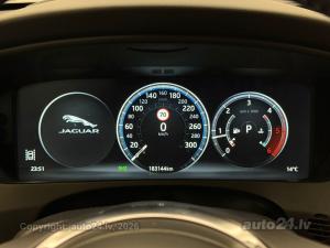 Grey Jaguar F-Pace 2016 in Parnu, with an engine capacity of 2.00 L and mileage of 183 thousand km for 15990 €, photo 25 on AUTOMOTO.COM.LV