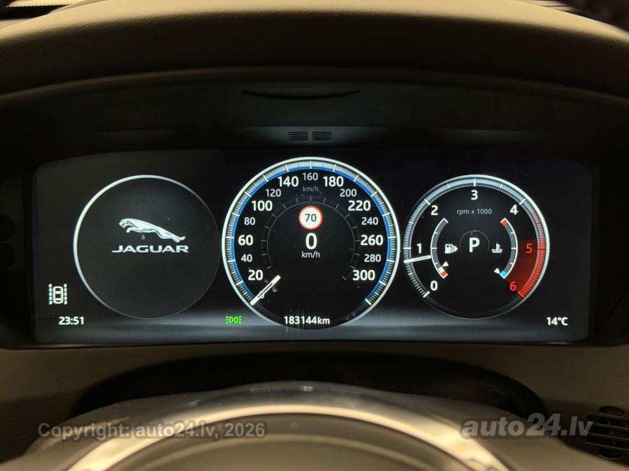 Grey Jaguar F-Pace 2016 in Parnu, with an engine capacity of 2.00 L and mileage of 183 thousand km for 15990 €, photo 25 on AUTOMOTO.COM.LV
