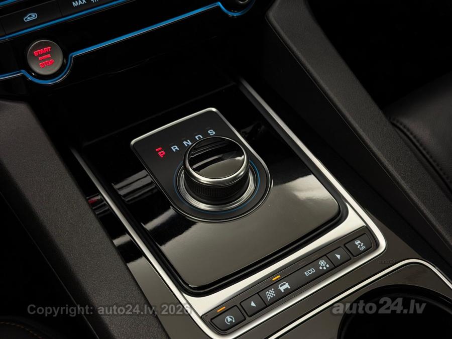 Grey Jaguar F-Pace 2016 in Parnu, with an engine capacity of 2.00 L and mileage of 151 thousand km for 15990 €, photo 26 on AUTOMOTO.COM.LV