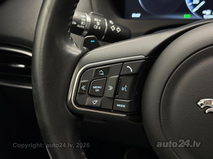 Grey Jaguar F-Pace 2016 in Parnu, with an engine capacity of 2.00 L and mileage of 151 thousand km for 15990 €, photo 28 on AUTOMOTO.COM.LV