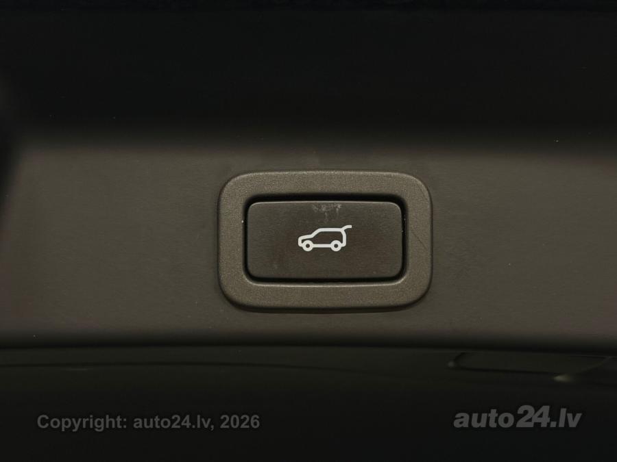 Grey Jaguar F-Pace 2016 in Parnu, with an engine capacity of 2.00 L and mileage of 151 thousand km for 15990 €, photo 30 on AUTOMOTO.COM.LV