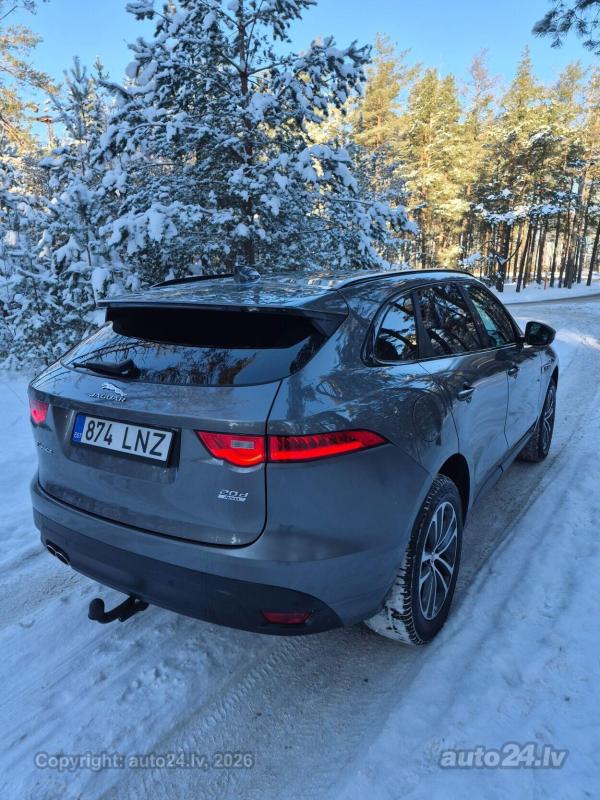 Pelēks Jaguar F-Pace 2017 Tallina, ar dzinēja tilpumu 2.00 L un nobraukumu 126 tūkst. km par 15990 €, foto 4 vietnē AUTOMOTO.COM.LV