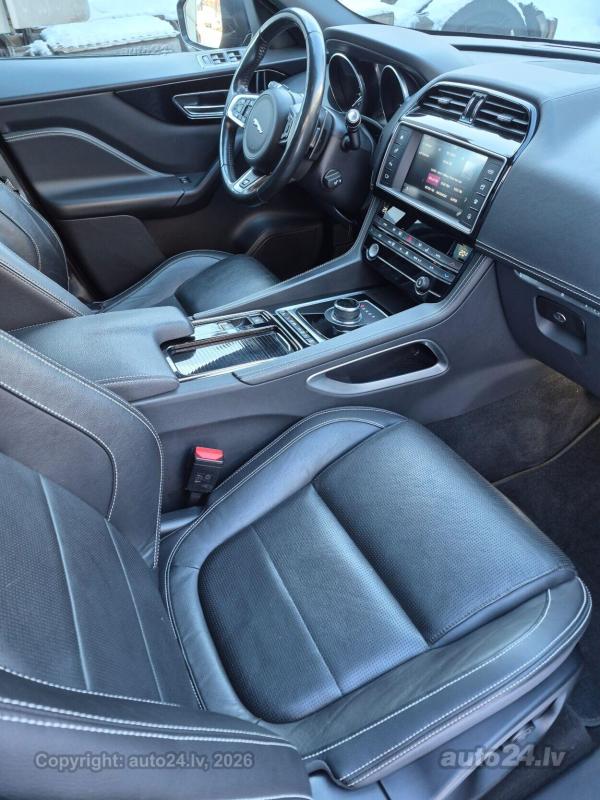Pelēks Jaguar F-Pace 2017 Tallina, ar dzinēja tilpumu 2.00 L un nobraukumu 126 tūkst. km par 15990 €, foto 11 vietnē AUTOMOTO.COM.LV