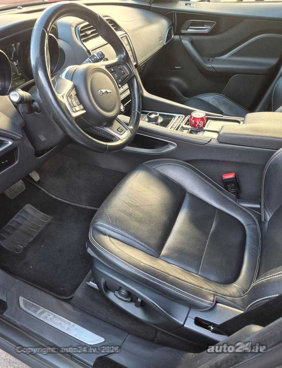Grey Jaguar F-Pace 2017 in Tallinn, with an engine capacity of 2.00 L and mileage of 131 thousand km for 15990 €, photo 11 on AUTOMOTO.COM.LV