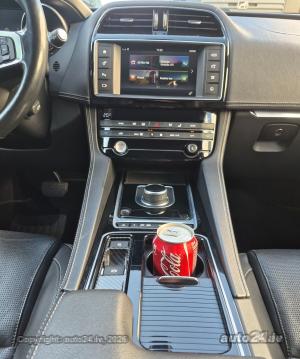 Grey Jaguar F-Pace 2017 in Tallinn, with an engine capacity of 2.00 L and mileage of 131 thousand km for 15990 €, photo 17 on AUTOMOTO.COM.LV