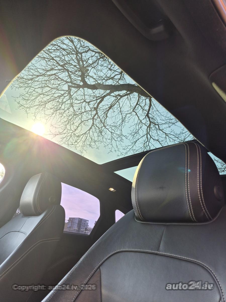 Grey Jaguar F-Pace 2017 in Tallinn, with an engine capacity of 2.00 L and mileage of 131 thousand km for 15990 €, photo 23 on AUTOMOTO.COM.LV