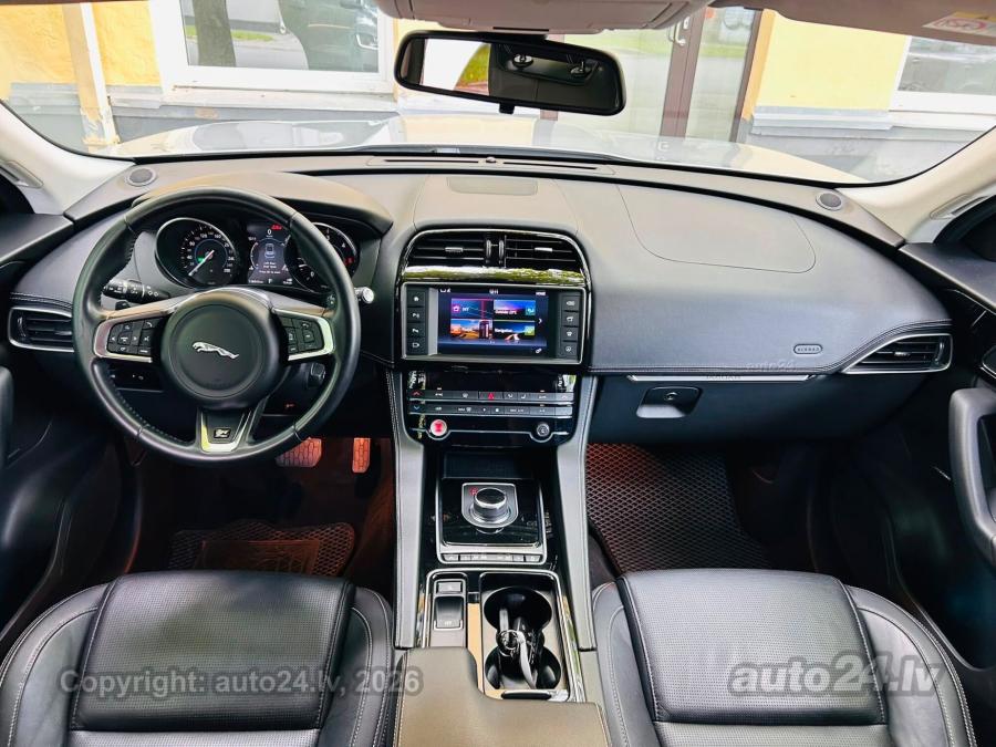 Pelēks Jaguar F-Pace 2017 Tallina, ar dzinēja tilpumu 3.00 L un nobraukumu 135 tūkst. km par 12500 €, foto 13 vietnē AUTOMOTO.COM.LV