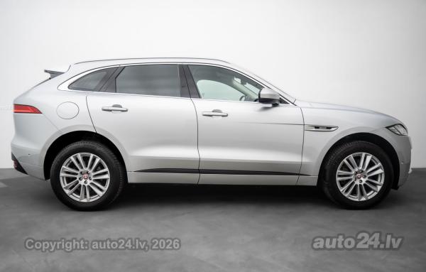 Grey Jaguar F-Pace 2017 in Tallinn, with an engine capacity of 3.00 L and mileage of 129 thousand km for 15999 €, photo 4 on AUTOMOTO.COM.LV