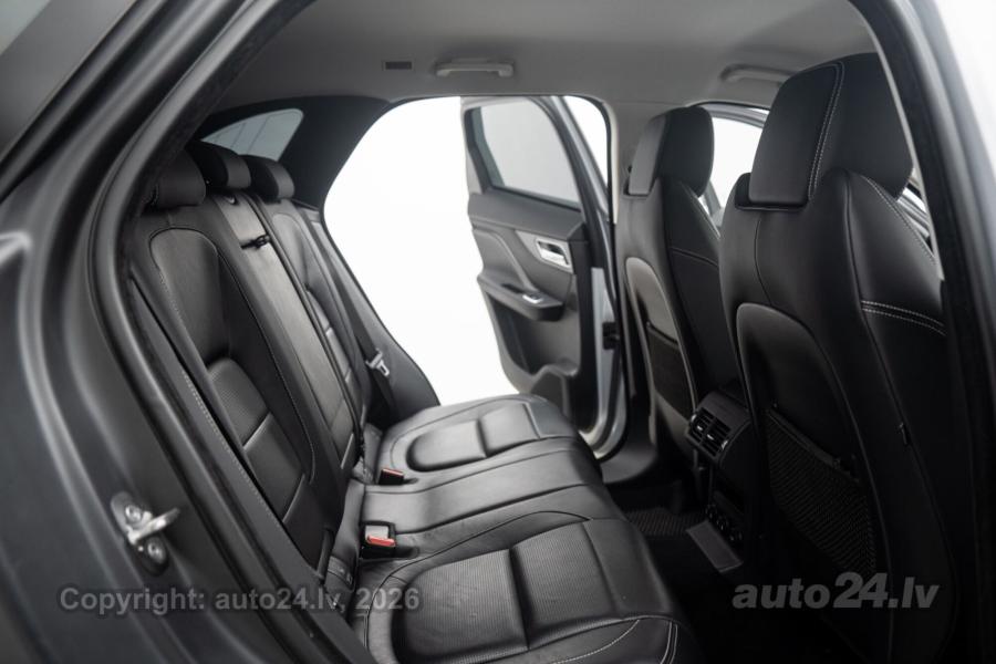 Grey Jaguar F-Pace 2017 in Tallinn, with an engine capacity of 3.00 L and mileage of 129 thousand km for 15999 €, photo 11 on AUTOMOTO.COM.LV