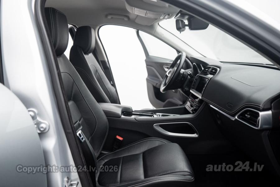 Grey Jaguar F-Pace 2017 in Tallinn, with an engine capacity of 3.00 L and mileage of 129 thousand km for 15999 €, photo 12 on AUTOMOTO.COM.LV