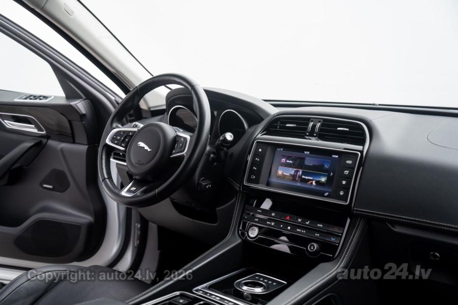 Grey Jaguar F-Pace 2017 in Tallinn, with an engine capacity of 3.00 L and mileage of 129 thousand km for 15999 €, photo 13 on AUTOMOTO.COM.LV