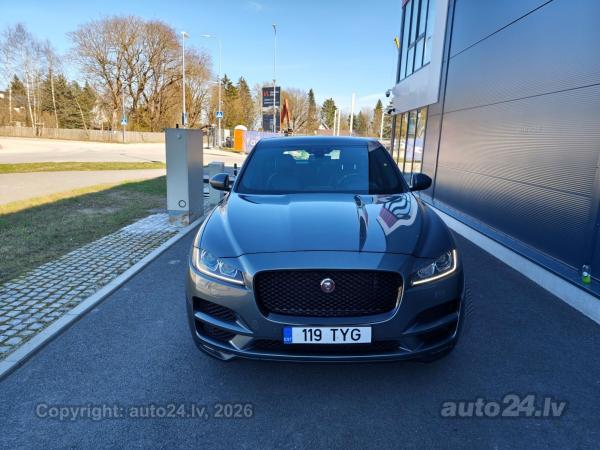 Grey Jaguar F-Pace 2019 in Tallinn, with an engine capacity of 3.00 L and mileage of 194 thousand km for 23700 €, photo 3 on AUTOMOTO.COM.LV