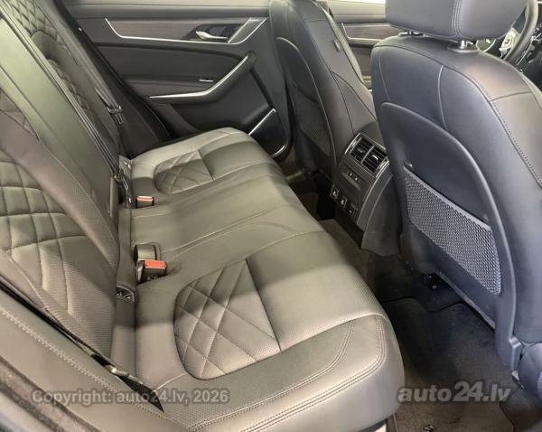 Grey Jaguar F-Pace 2022 in Tallinn, with an engine capacity of 2.00 L and mileage of 12 thousand km for 39990 €, photo 11 on AUTOMOTO.COM.LV