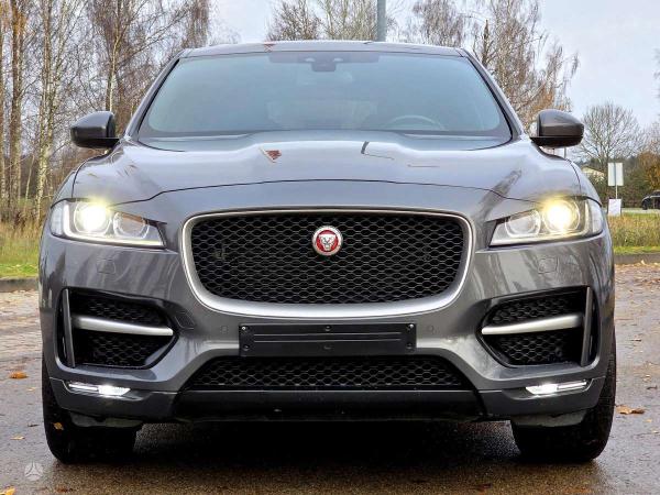 Red Jaguar F-Pace 2016 in Taurage, with an engine capacity of 2.00 L and mileage of 185 thousand km for 8999 €, photo 2 on AUTOMOTO.COM.LV