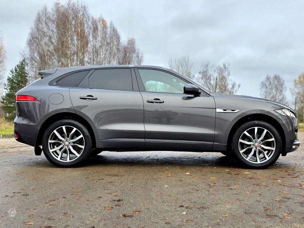 Red Jaguar F-Pace 2016 in Taurage, with an engine capacity of 2.00 L and mileage of 185 thousand km for 8999 €, photo 4 on AUTOMOTO.COM.LV