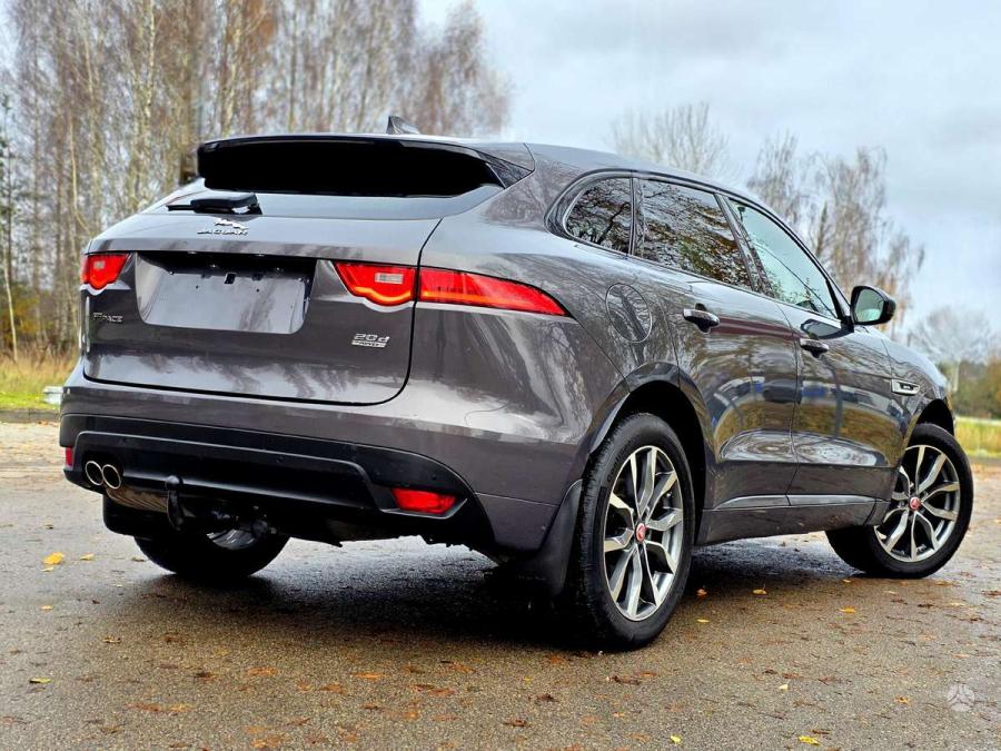 Sarkans Jaguar F-Pace 2016 Tauragė, ar dzinēja tilpumu 2.00 L un nobraukumu 185 tūkst. km par 8999 €, foto 5 vietnē AUTOMOTO.COM.LV
