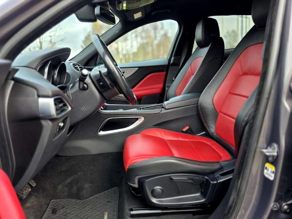 Red Jaguar F-Pace 2016 in Taurage, with an engine capacity of 2.00 L and mileage of 185 thousand km for 8999 €, photo 9 on AUTOMOTO.COM.LV