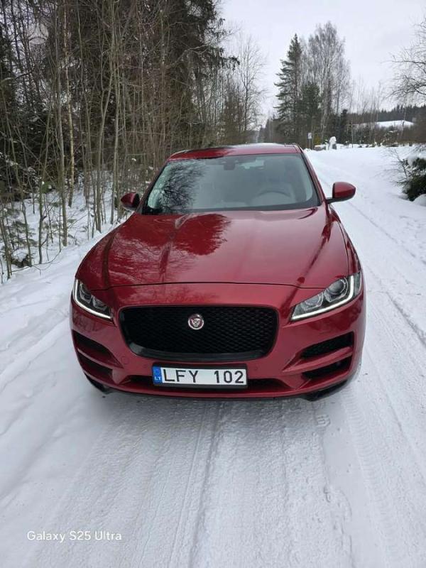 Red Jaguar F-Pace 2016 in Mazeikiai, with an engine capacity of 2.00 L and mileage of 134 thousand km for 9000 €, photo 2 on AUTOMOTO.COM.LV