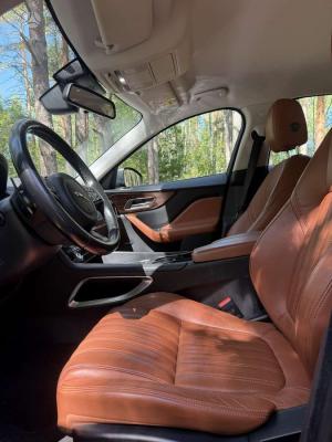 Red Jaguar F-Pace 2016 in Visaginas, with an engine capacity of 2.00 L and mileage of 192 thousand km for 13999 €, photo 10 on AUTOMOTO.COM.LV