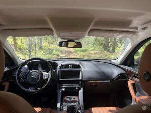 Red Jaguar F-Pace 2016 in Visaginas, with an engine capacity of 2.00 L and mileage of 192 thousand km for 13999 €, photo 12 on AUTOMOTO.COM.LV