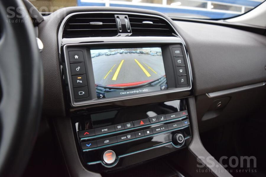 Red Jaguar F-Pace 2017 in Riga, with an engine capacity of 2.00 L and mileage of 106 thousand km for 14500 €, photo 7 on AUTOMOTO.COM.LV