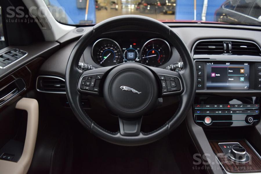 Red Jaguar F-Pace 2017 in Riga, with an engine capacity of 2.00 L and mileage of 106 thousand km for 14500 €, photo 11 on AUTOMOTO.COM.LV