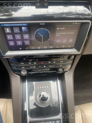 Red Jaguar F-Pace 2017 in Riga, with an engine capacity of 2.00 L and mileage of 116 thousand km for 14500 €, photo 12 on AUTOMOTO.COM.LV