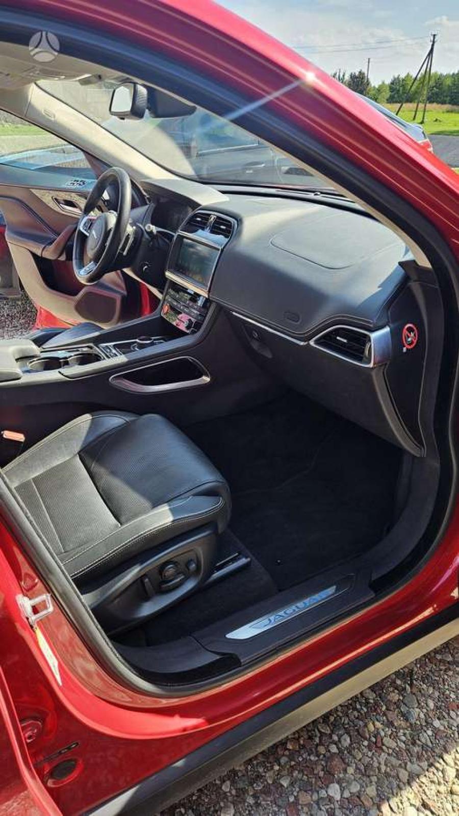 Sarkans Jaguar F-Pace 2017 Alīta, ar dzinēja tilpumu 3.00 L un nobraukumu 145 tūkst. km par 21000 €, foto 19 vietnē AUTOMOTO.COM.LV