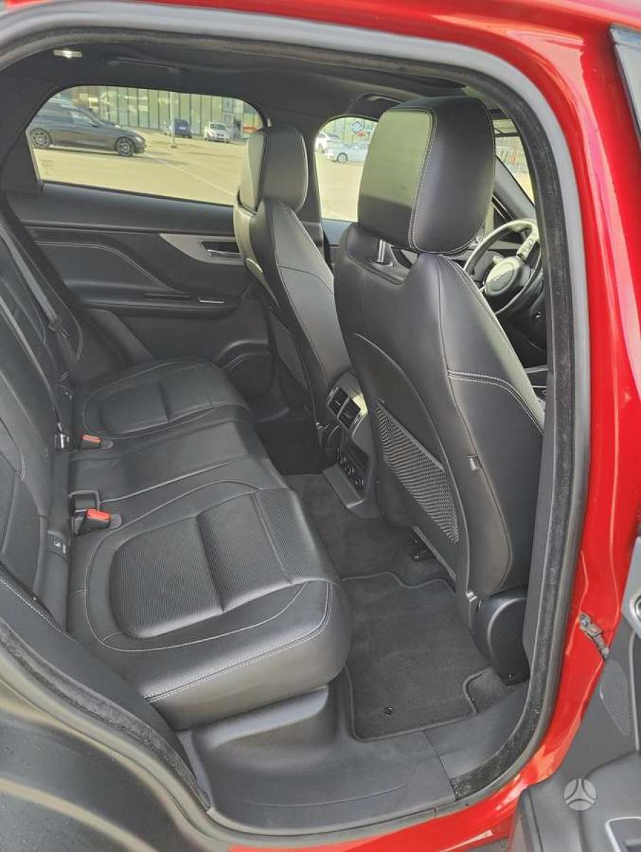 Sarkans Jaguar F-Pace 2017 Šauļi, ar dzinēja tilpumu 3.00 L un nobraukumu 137 tūkst. km par 20000 €, foto 11 vietnē AUTOMOTO.COM.LV