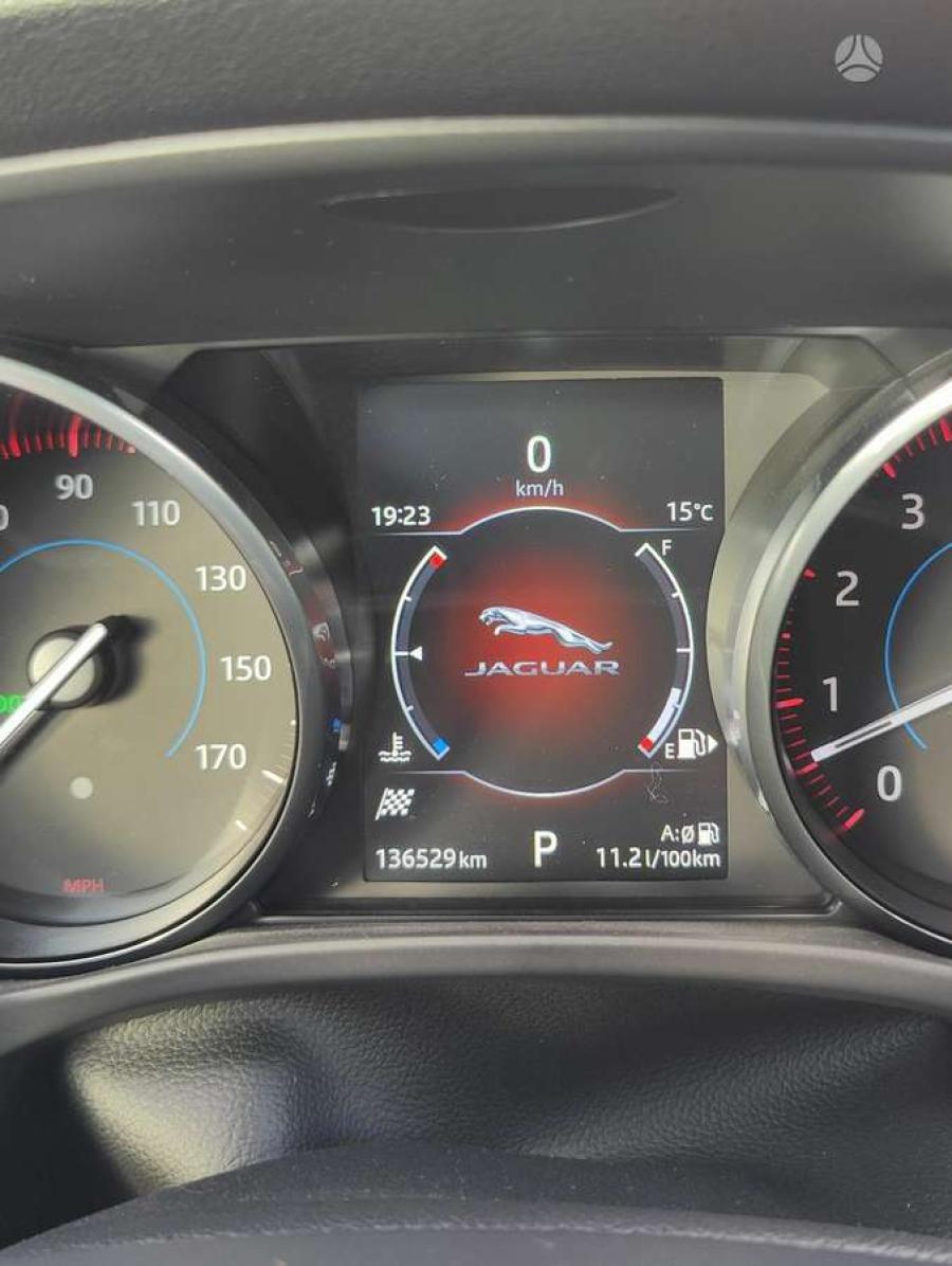 Sarkans Jaguar F-Pace 2017 Šauļi, ar dzinēja tilpumu 3.00 L un nobraukumu 137 tūkst. km par 20000 €, foto 12 vietnē AUTOMOTO.COM.LV