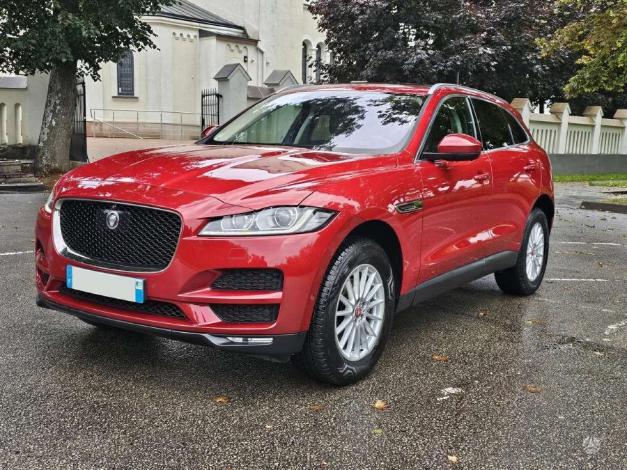 Sarkans Jaguar F-Pace 2017 Tauragė, ar dzinēja tilpumu 2.00 L un nobraukumu 120 tūkst. km par 10900 €, foto 4 vietnē AUTOMOTO.COM.LV