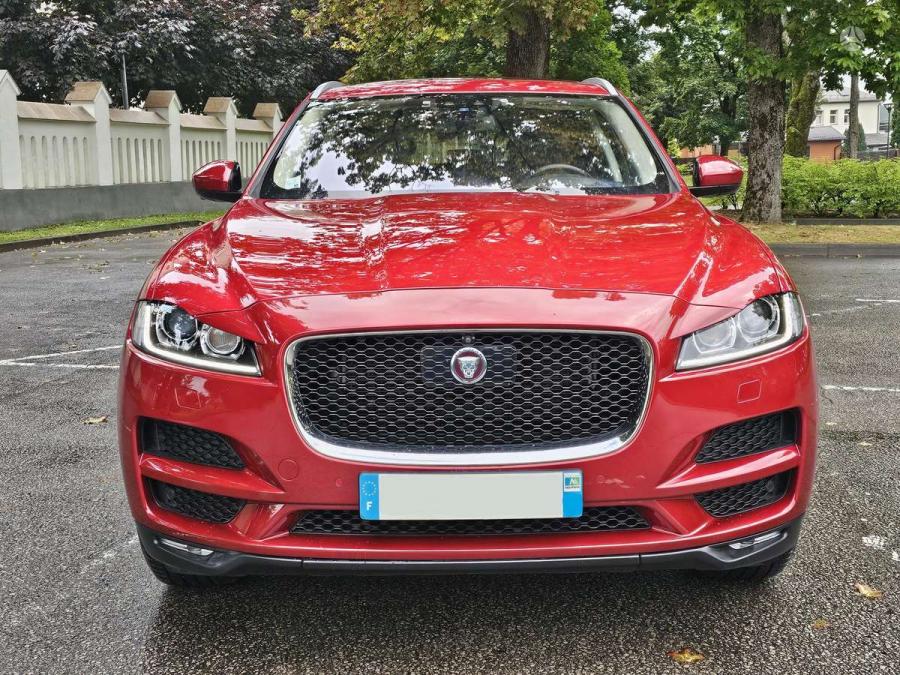 Sarkans Jaguar F-Pace 2017 Tauragė, ar dzinēja tilpumu 2.00 L un nobraukumu 120 tūkst. km par 10900 €, foto 5 vietnē AUTOMOTO.COM.LV