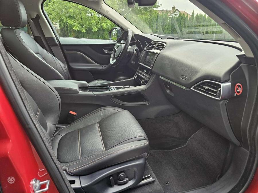 Sarkans Jaguar F-Pace 2017 Tauragė, ar dzinēja tilpumu 2.00 L un nobraukumu 120 tūkst. km par 10900 €, foto 12 vietnē AUTOMOTO.COM.LV