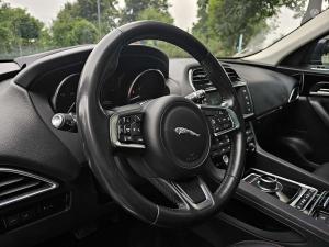 Sarkans Jaguar F-Pace 2017 Tauragė, ar dzinēja tilpumu 2.00 L un nobraukumu 120 tūkst. km par 10900 €, foto 16 vietnē AUTOMOTO.COM.LV