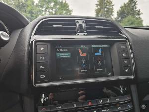 Sarkans Jaguar F-Pace 2017 Tauragė, ar dzinēja tilpumu 2.00 L un nobraukumu 120 tūkst. km par 10900 €, foto 19 vietnē AUTOMOTO.COM.LV