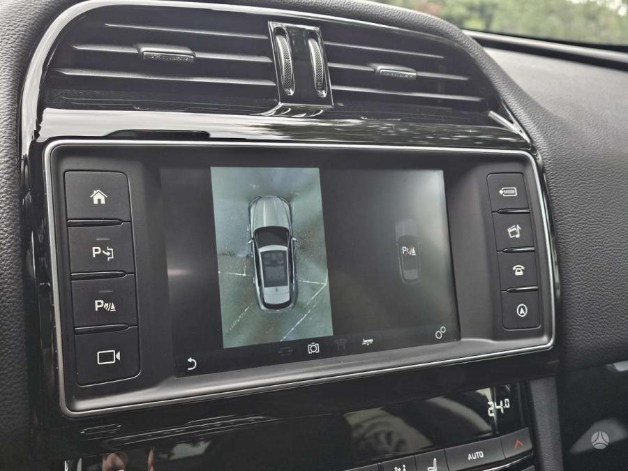 Sarkans Jaguar F-Pace 2017 Tauragė, ar dzinēja tilpumu 2.00 L un nobraukumu 120 tūkst. km par 10900 €, foto 21 vietnē AUTOMOTO.COM.LV