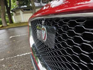 Sarkans Jaguar F-Pace 2017 Tauragė, ar dzinēja tilpumu 2.00 L un nobraukumu 120 tūkst. km par 10900 €, foto 22 vietnē AUTOMOTO.COM.LV