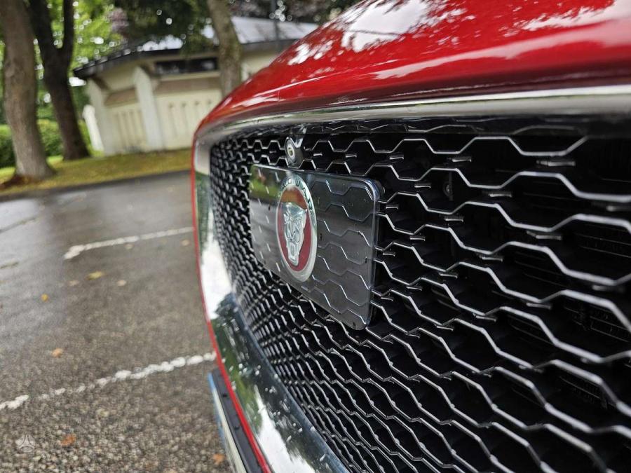 Sarkans Jaguar F-Pace 2017 Tauragė, ar dzinēja tilpumu 2.00 L un nobraukumu 120 tūkst. km par 10900 €, foto 22 vietnē AUTOMOTO.COM.LV