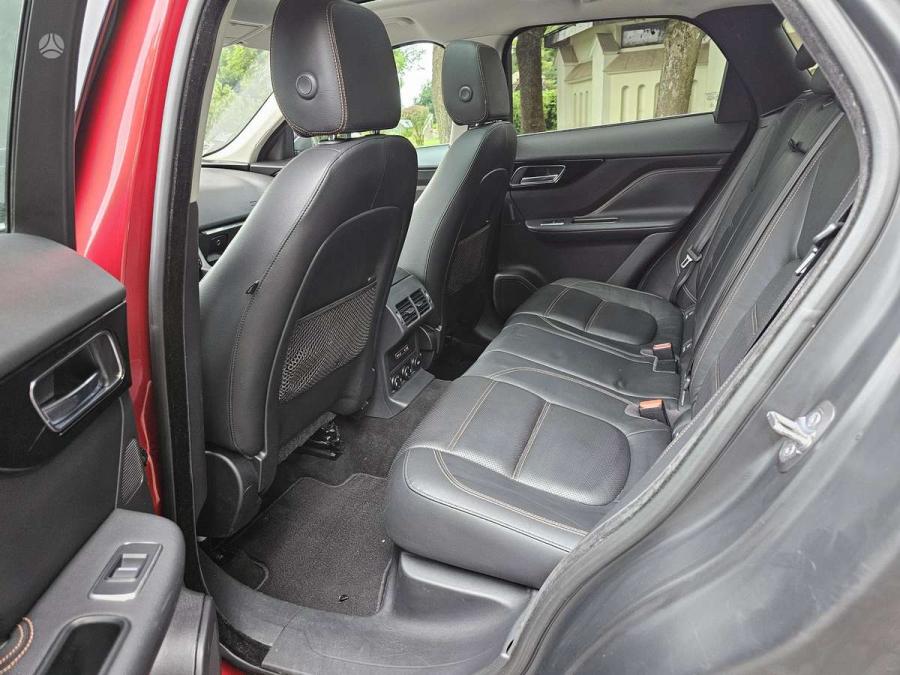 Sarkans Jaguar F-Pace 2017 Tauragė, ar dzinēja tilpumu 2.00 L un nobraukumu 120 tūkst. km par 10900 €, foto 25 vietnē AUTOMOTO.COM.LV