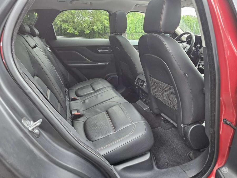 Sarkans Jaguar F-Pace 2017 Tauragė, ar dzinēja tilpumu 2.00 L un nobraukumu 120 tūkst. km par 10900 €, foto 26 vietnē AUTOMOTO.COM.LV
