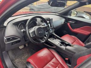 Red Jaguar F-Pace 2017 in Kaunas, with an engine capacity of 3.00 L and mileage of 227 thousand km for 19500 €, photo 8 on AUTOMOTO.COM.LV
