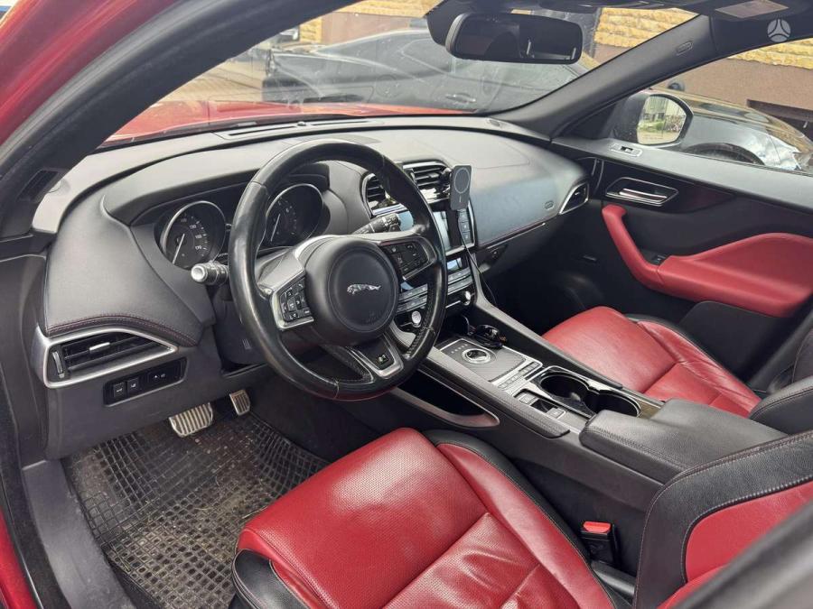 Red Jaguar F-Pace 2017 in Kaunas, with an engine capacity of 3.00 L and mileage of 227 thousand km for 19500 €, photo 8 on AUTOMOTO.COM.LV