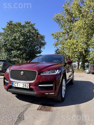 Sarkans Jaguar F-Pace 2017 Rīga, ar dzinēja tilpumu 2.00 L un nobraukumu 170 tūkst. km par 13500 €, foto  vietnē AUTOMOTO.COM.LV