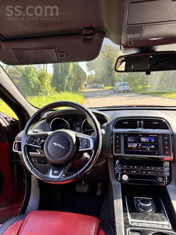 Jaguar F-Pace 2017 Rīga vietnē Sarkans Jaguar F-Pace 2017 Rīga, ar dzinēja tilpumu 2.00 L un nobraukumu 170 tūkst. km par 13500 €, foto 5 vietnē AUTOMOTO.COM.LV