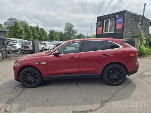 Sarkans Jaguar F-Pace 2018 Rīga, ar dzinēja tilpumu 2.00 L un nobraukumu 170 tūkst. km par 15990 €, foto 10 vietnē AUTOMOTO.COM.LV